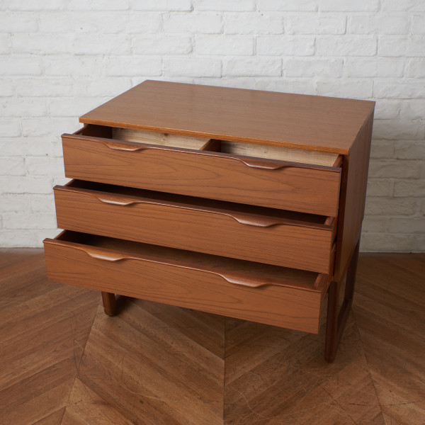 イズヤオンライン | ハリス・リーブス Harris Lebus Europa furniture ヴィンテージ 3段チェスト